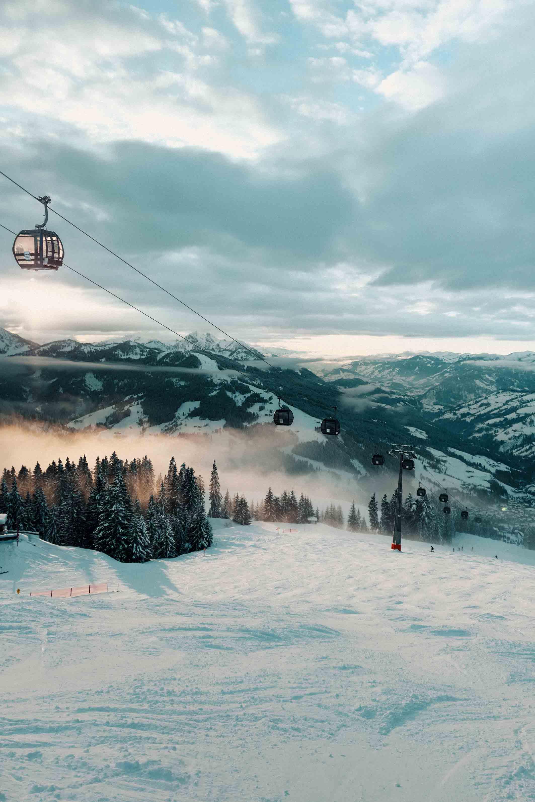 Snowy Alpine Fantasy – Drawdeck